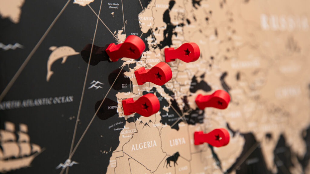 Decorative location magnets - pack of 6.